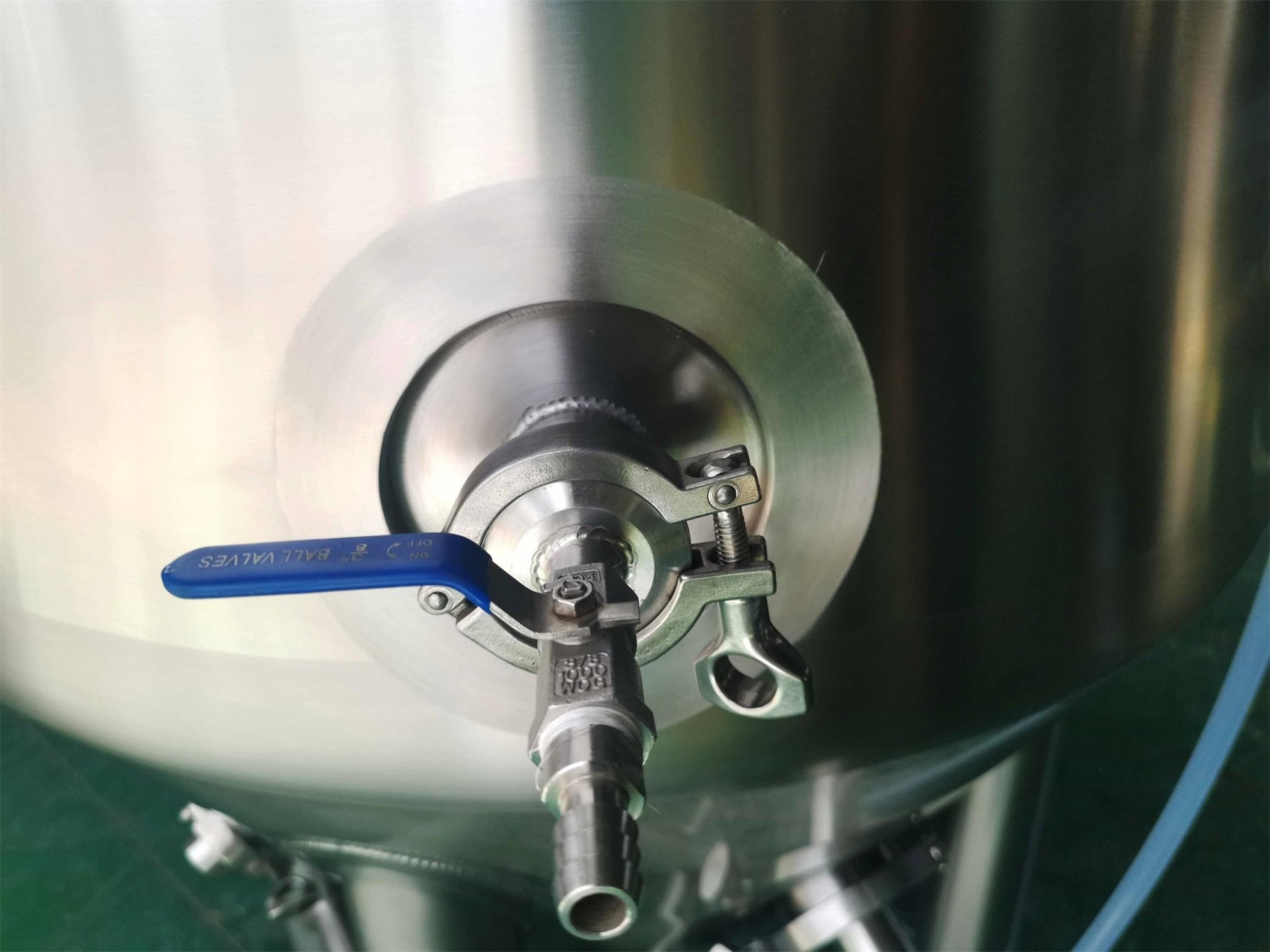 What Is A Unitank / Beer Fermentation Tank / Uni-tank? | YoLong Brewtech